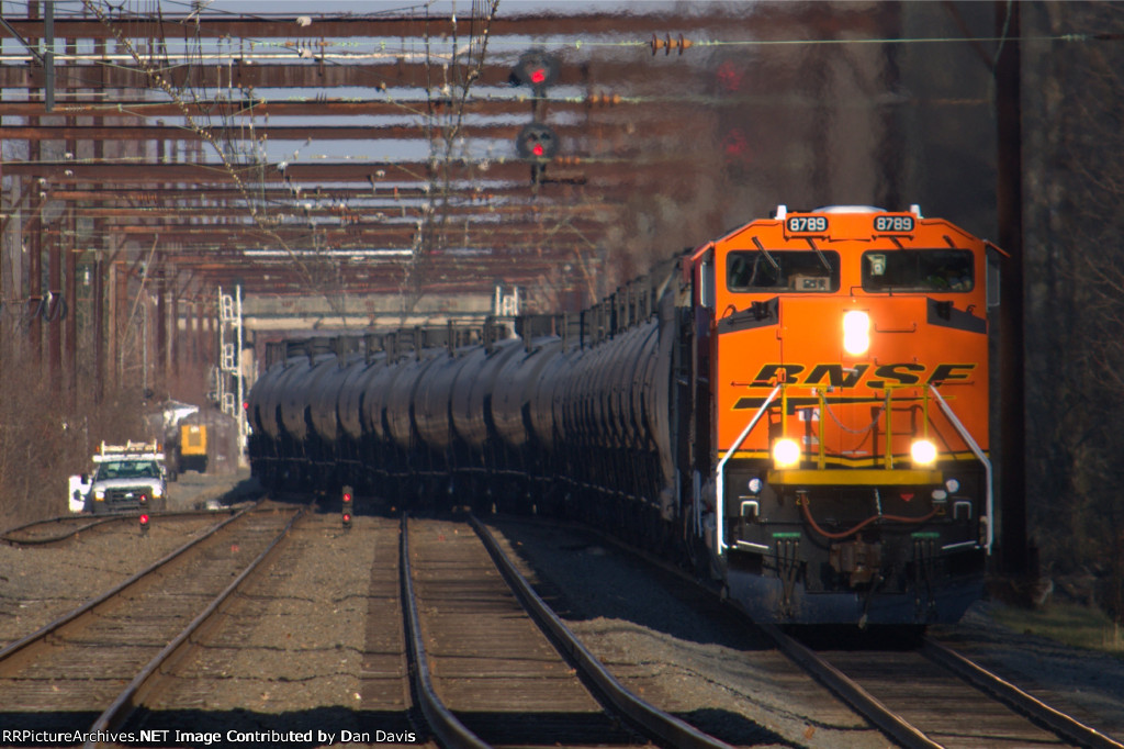 BNSF SD70ACe 8789 leads K042-22